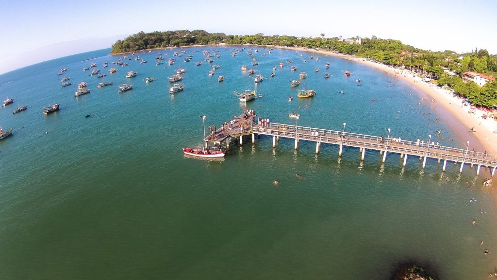 Conheça as 19 praias de Penha - Destino Beto Carrero World